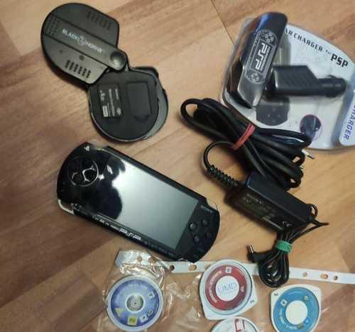 PSP 1004(8) прошитая, с дисками(UMD 10шт) и флешки