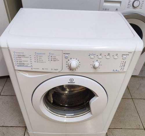 Стиральная машина Indesit. iwsb5093