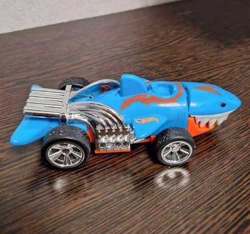 Автомобиль Hot Wheels с мотором