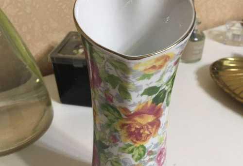 Фарфоровая вазочка для цветов