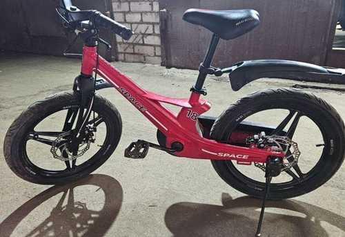 Детский трехколесный велосипед 18 maxi scoo