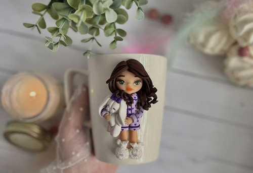 Кружка с декором Девушка в пижаме