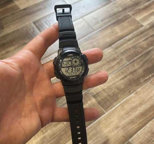 Наручные часы Casio AE1000 W