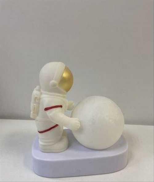 Детский ночник-светильник Космонавт на луне