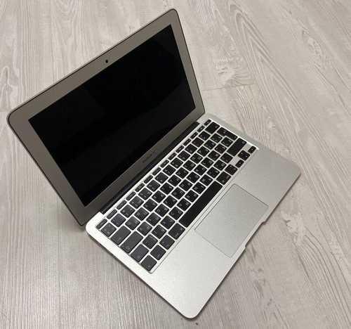 Apple Macbook Air / Core i5 / 4 Gb