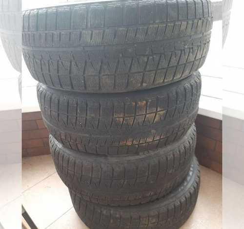 Bridgestone Blizzak Revo GZ 215/60 R16