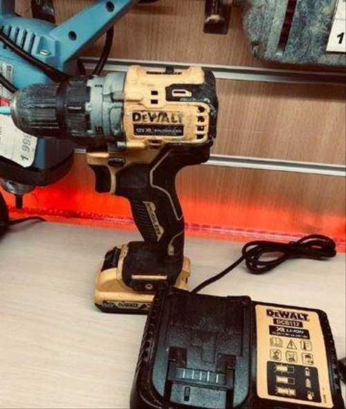 Шуруповерт Dewalt dcd701