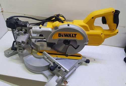 Торцовочная пила DeWalt DWS777