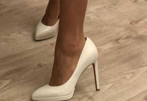 Туфли белые новые 38 размер натуральная кожа