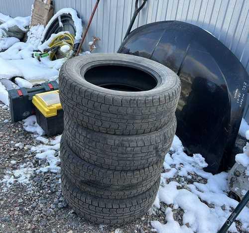 Goodyear Cargo Ultra Grip 215/65 R16