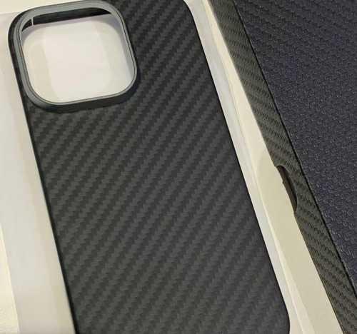 Карбоновый чехол на iPhone 16 pro