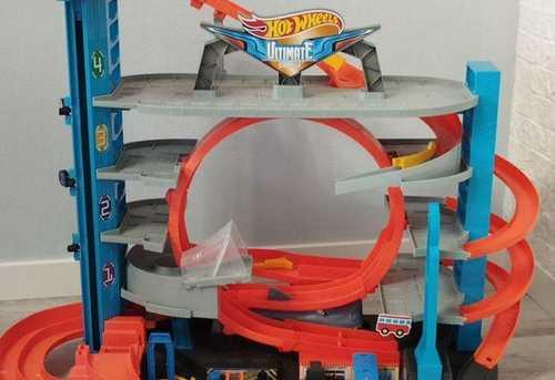 Игровой трек Hot Wheels Гараж Мега Акула