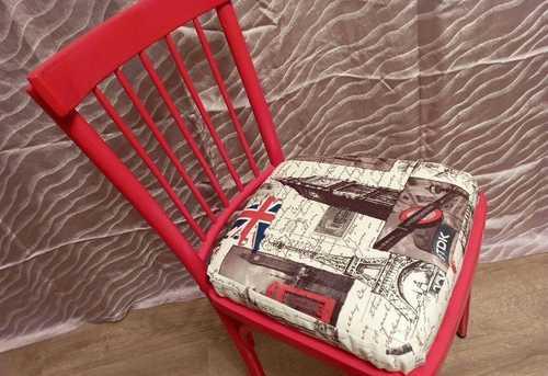 Красный винтажный стул