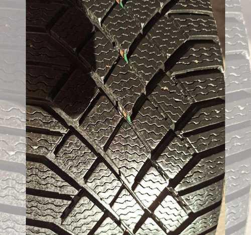 Continental VikingContact 7 SSR 215/60 R17