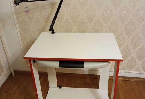 Компьютерный столик с лампой