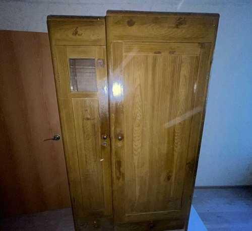 Шкаф старинный деревянный. Бесплатно