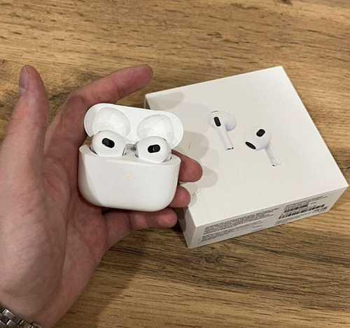 Наушники AirPods
