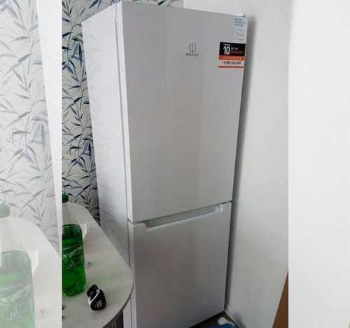 Холодильник Indesit DS 316 w