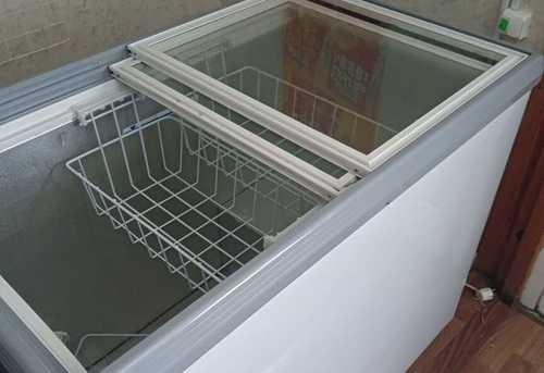 Продам 2 ларя морозильных и холодильную витрину