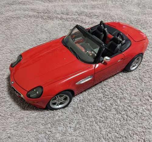 Модель автомобиля Bmw z8 1:18