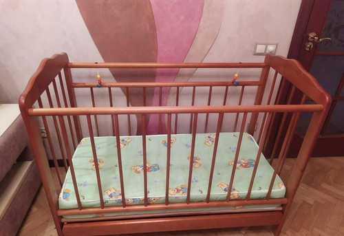 Детская кроватка из массива с матрасом