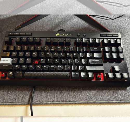 Клавиатура Corsair K63 (cherry MX RED)