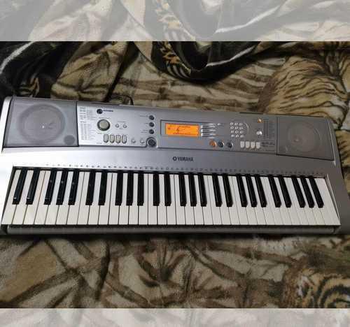 Синтезатор Yamaha psr e303