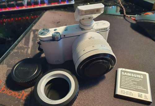 Беззеркальная камера Samsung NX3300