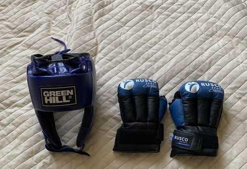 Боксерские перчатки и шлем для бокса