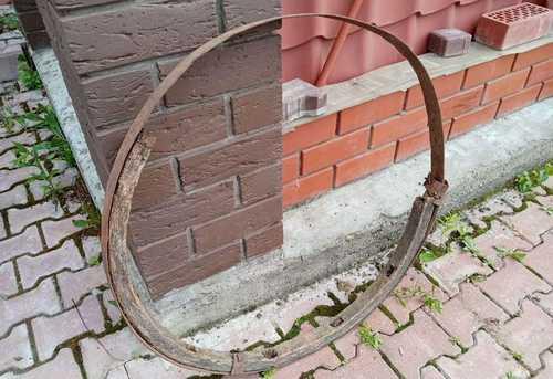 Старинный обод, обруч от колеса телеги