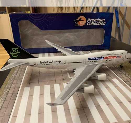 Модель самолета Boeing-747-400 в масштабе 1:200