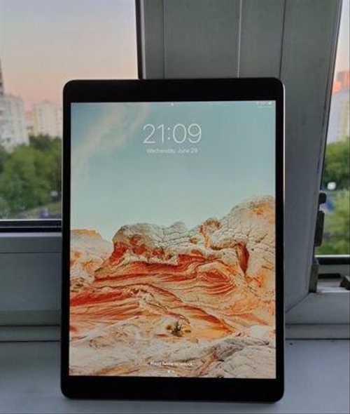 Apple iPad Pro 10.5 Wi-Fi + Cellular; 64GB 4GB RAM