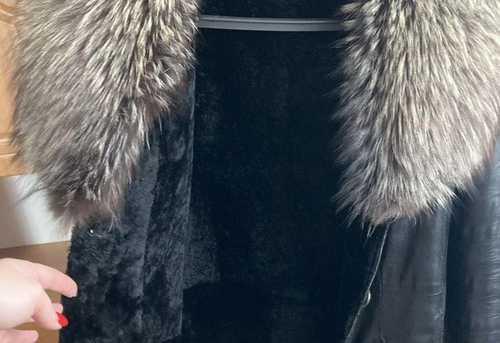 Кожаная куртка с мехом енота женская