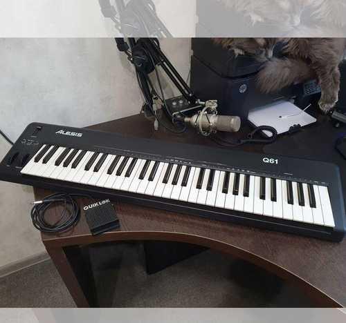 Midi-клавиатура Alesis Q61 USB + Педалька quik LOK