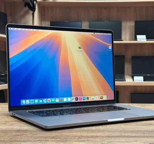 Ноутбук Macbook PRO 16 2019 с коробкой