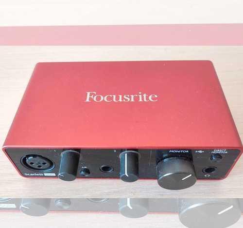 Звуковая карта Focusrite Scarlett Solo 3gen