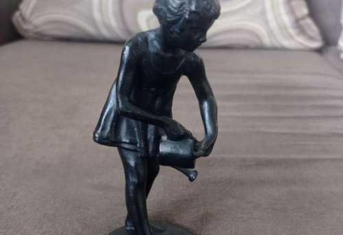 Каслинское литье статуэтка "Девочка с лейкой" 1987