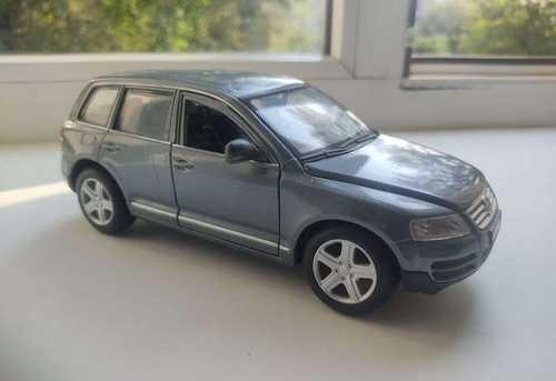 Коллекционная машинка Volkswagen touareg 1/24