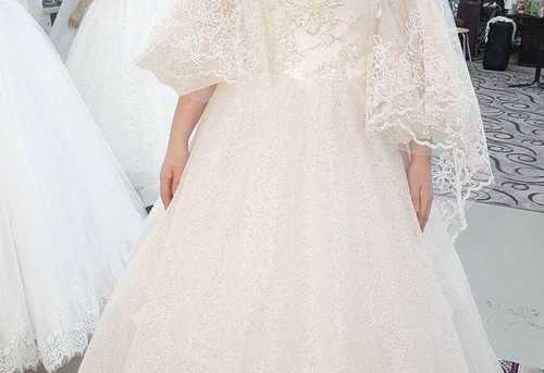 Свадебное платье 42 - 44 бу