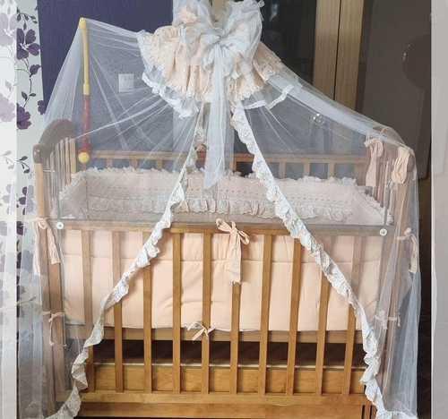 Детская кроватка с универсальным маятником