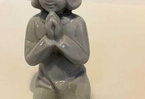Фарфоровая фигурка Девочка молится Германия