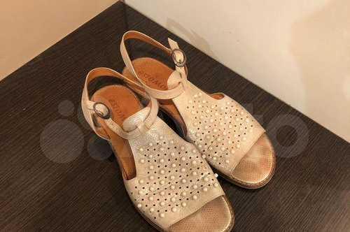 Сандалии женские 39-40