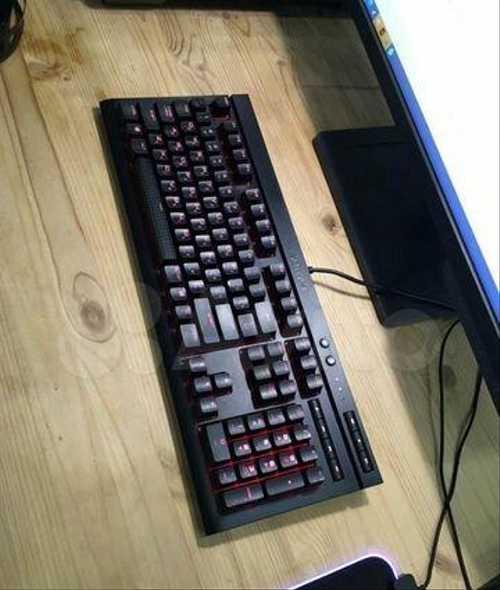 Игровая клавиатура Corsair K68 Red