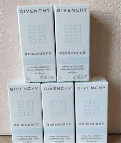 Увлажняющий лёгкий крем для лица Givenchy