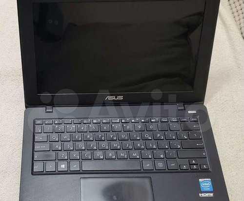 Ноутбук asus X200M