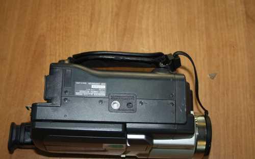 Видеокамера Sony CCD-TRV98E