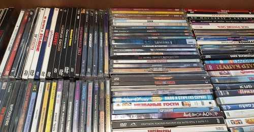 CD/DVD россыпью с играми, фильмами, музыкой