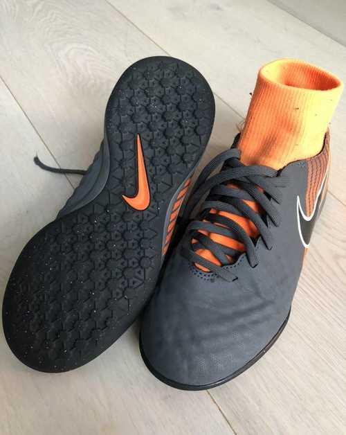 Бутсы (сороконожки) Nike р. 35.5