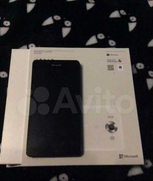 Телефон Microsoft Lumia 950