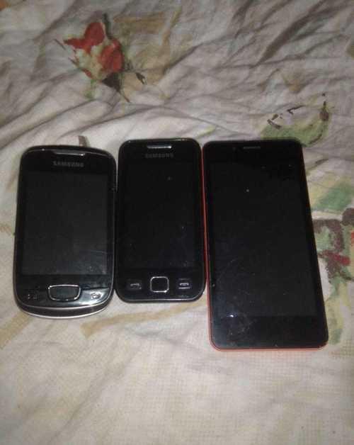 Три телефона